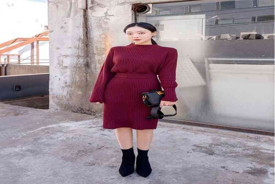 Chân váy đỏ kết hợp với áo màu gì? Cách mix đồ với chân váy đỏ